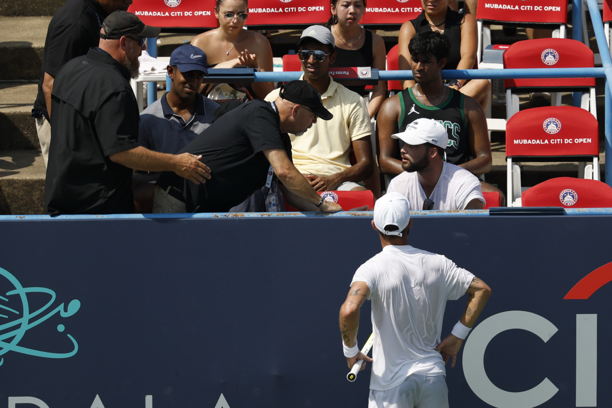 US Open Chair Umpire Kicks Out Spectator After Complaints