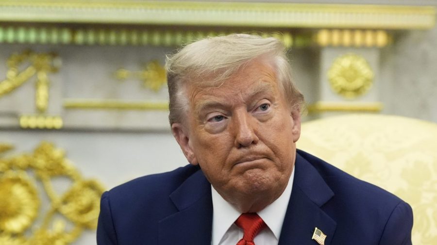 Live updates: Trump holds cabinet meeting as fight with Federal Reserve ...