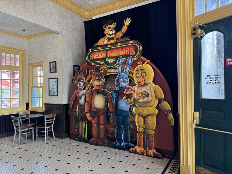 FNAF Freddy Fazbear’s Pizza Taking Over Louie’s for Halloween Horror Nights 2025