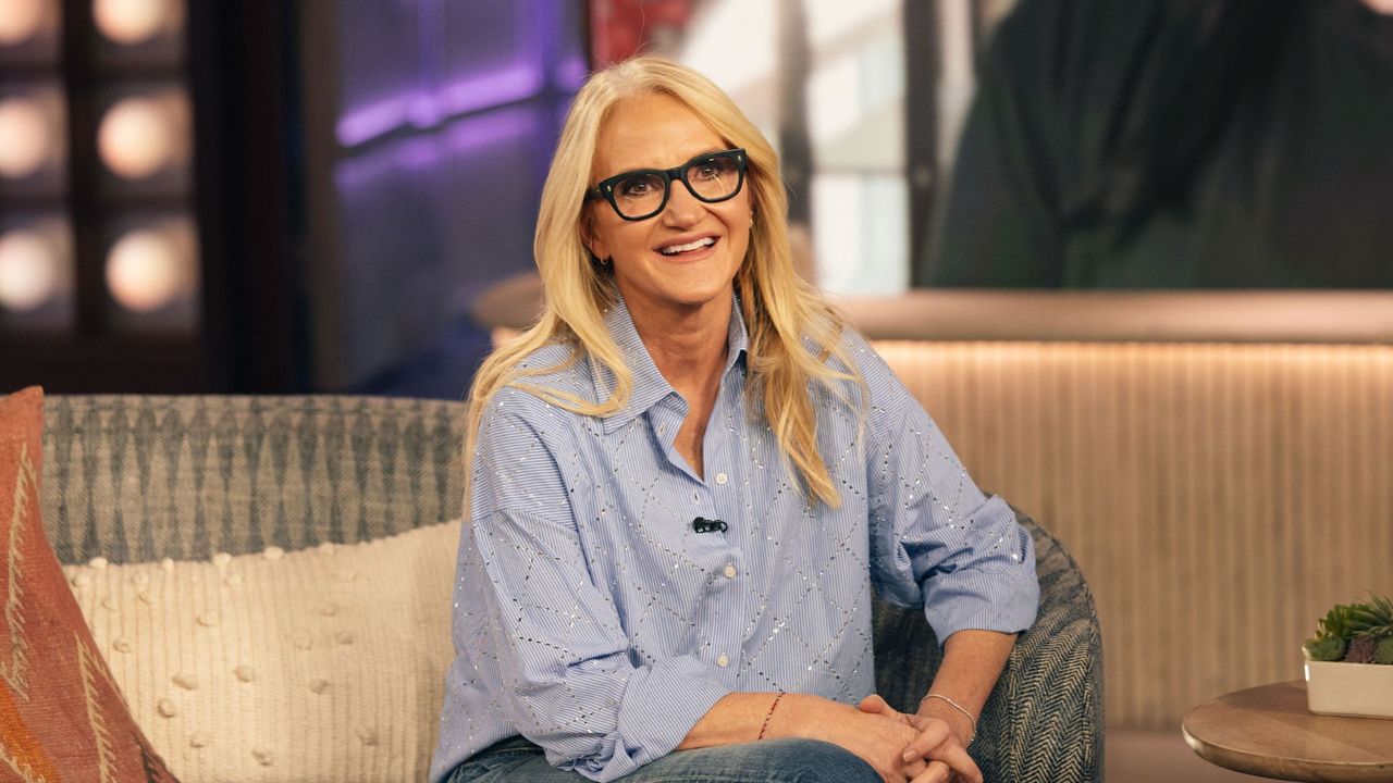 Mel Robbins' easy tip for falling asleep faster is so simple – all you ...