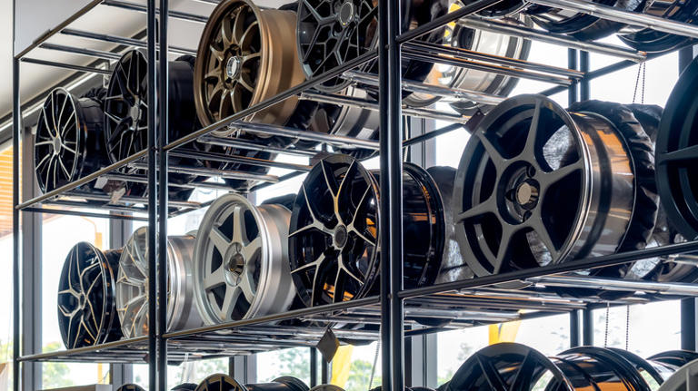 The Clever Way To Upcycle An Old Tire Rim For Better Storage And ...