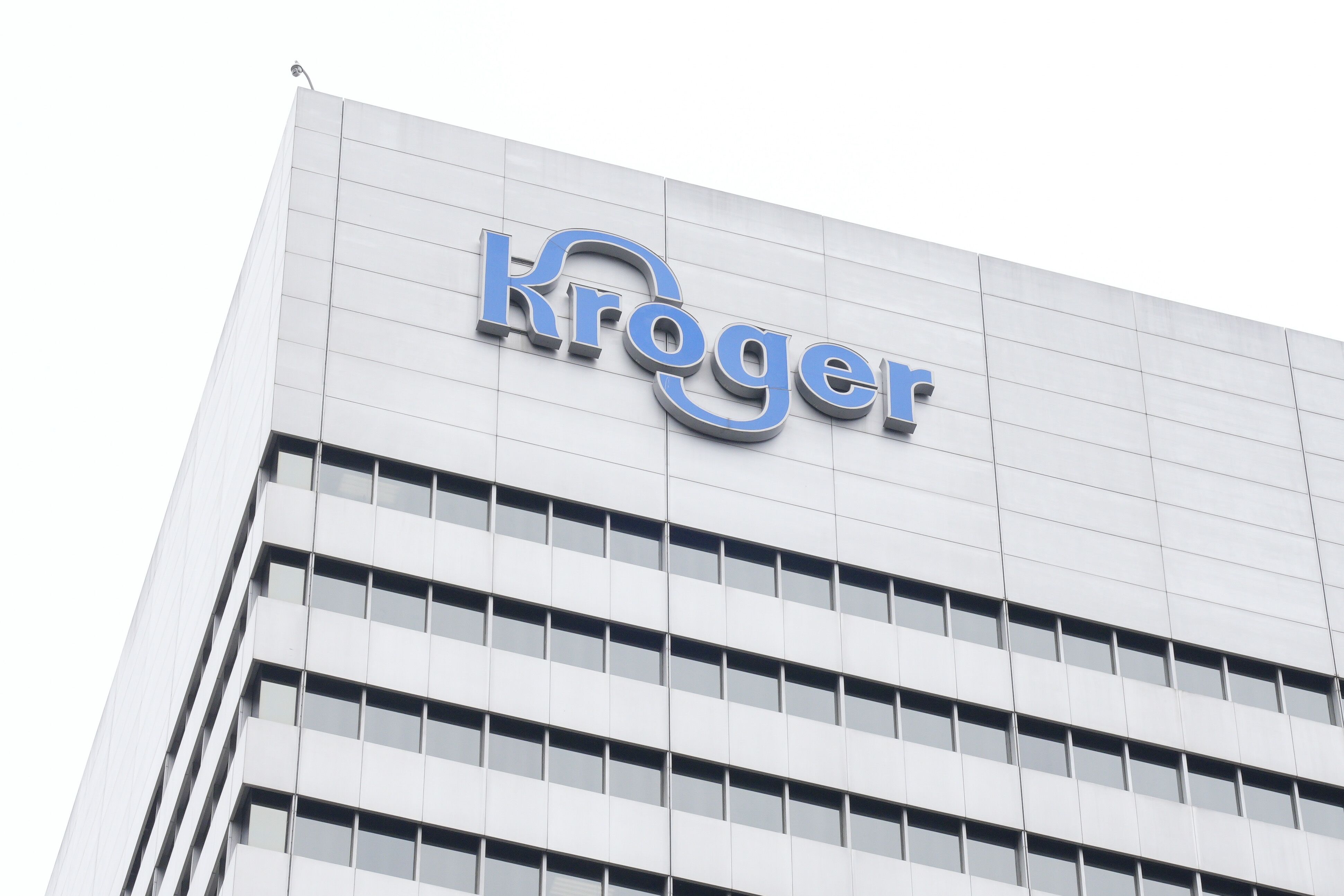 Kroger Lays Off 1,000 Corporate Workers in Cost-Cutting Move
