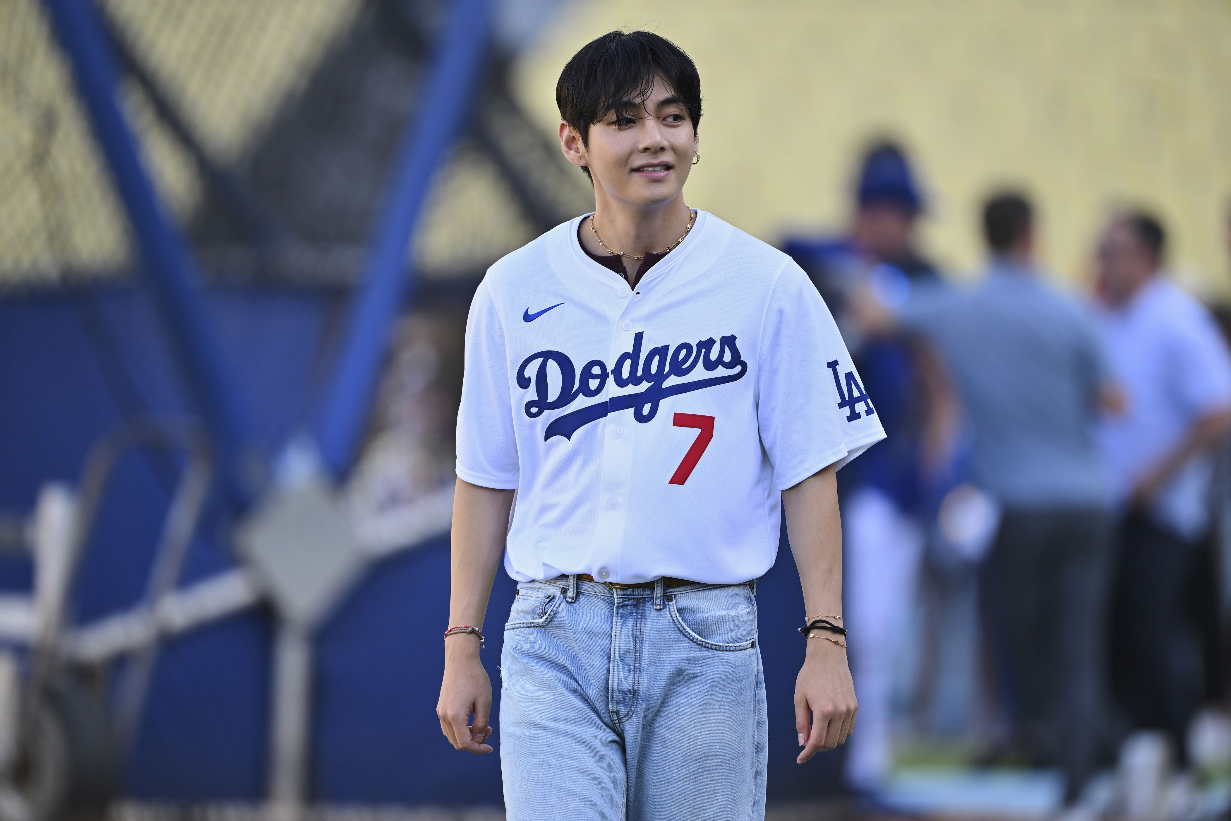 BTS’ V thrills fans with first pitch at Dodgers game, meets Shohei Ohtani