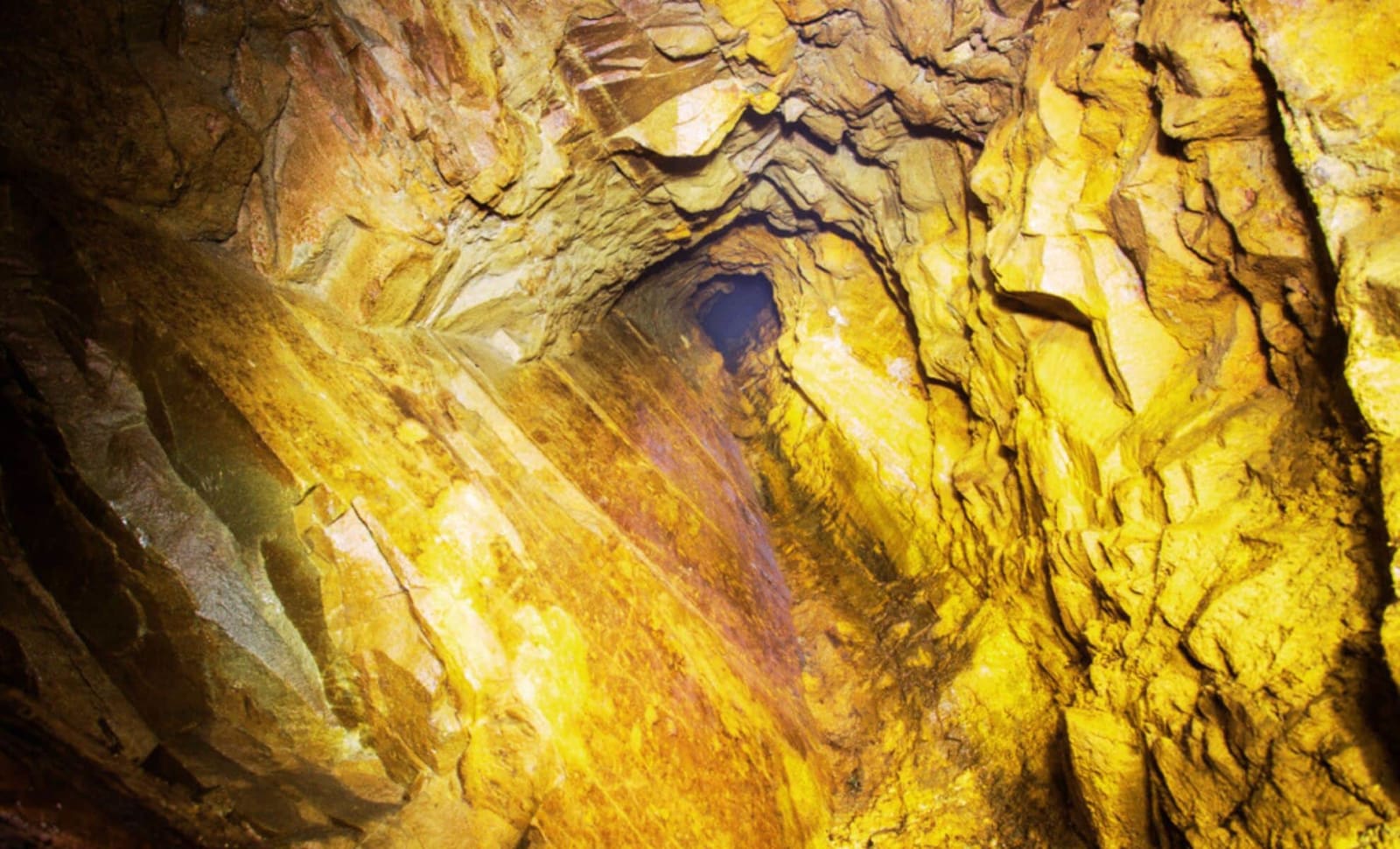 Geologists Uncover One of the Largest Deep-Earth Gold Deposits, Valued ...