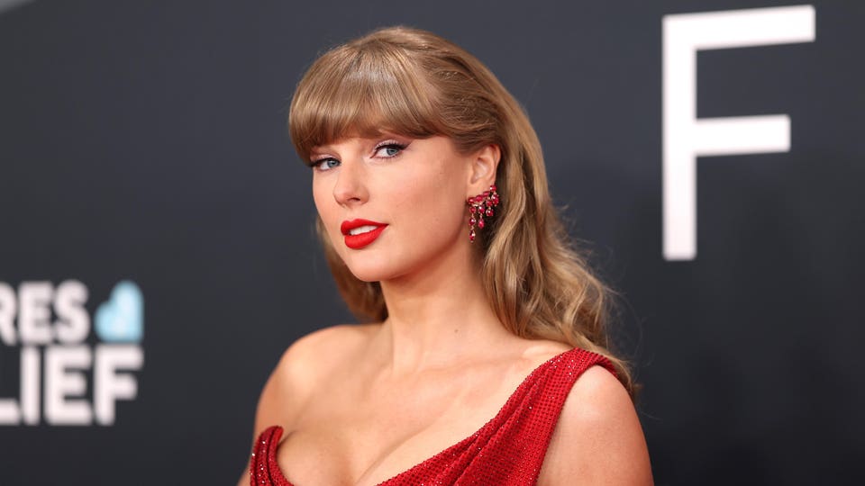 Taylor Swift’s Engagement Ring May Be 13 Carats, Expert Says—And Is ...