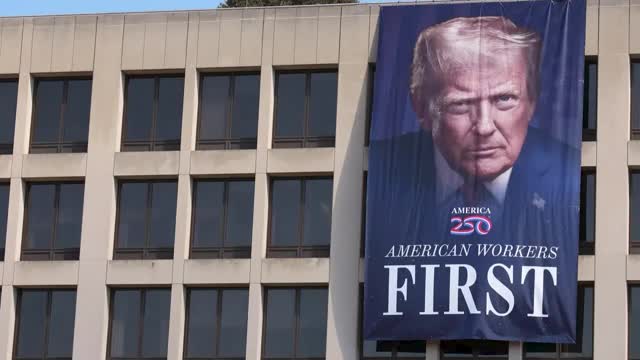 Trump told his ‘big, beautiful face’ now hangs on a banner from the ...