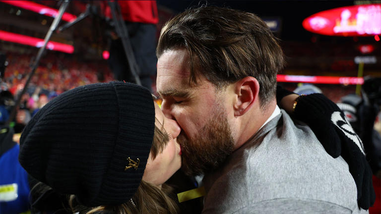 Taylor Swift, Travis Kelce receive marriage advice from Tom Hanks at ...