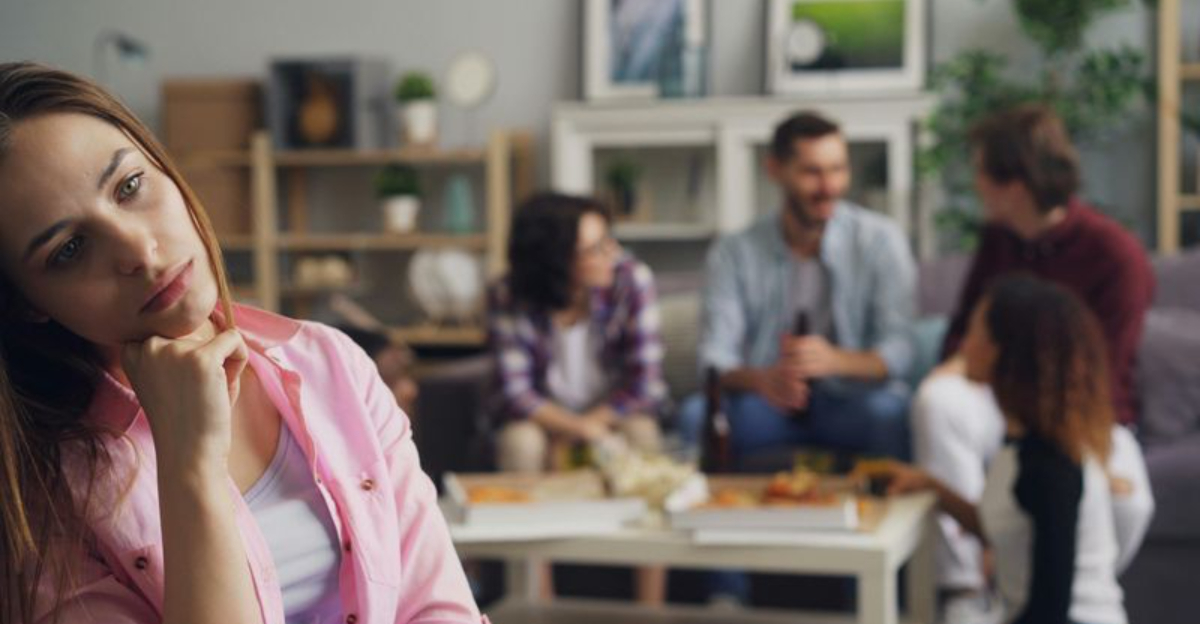 9 Everyday Behaviors That Often Mean Someone Has No Close Friends