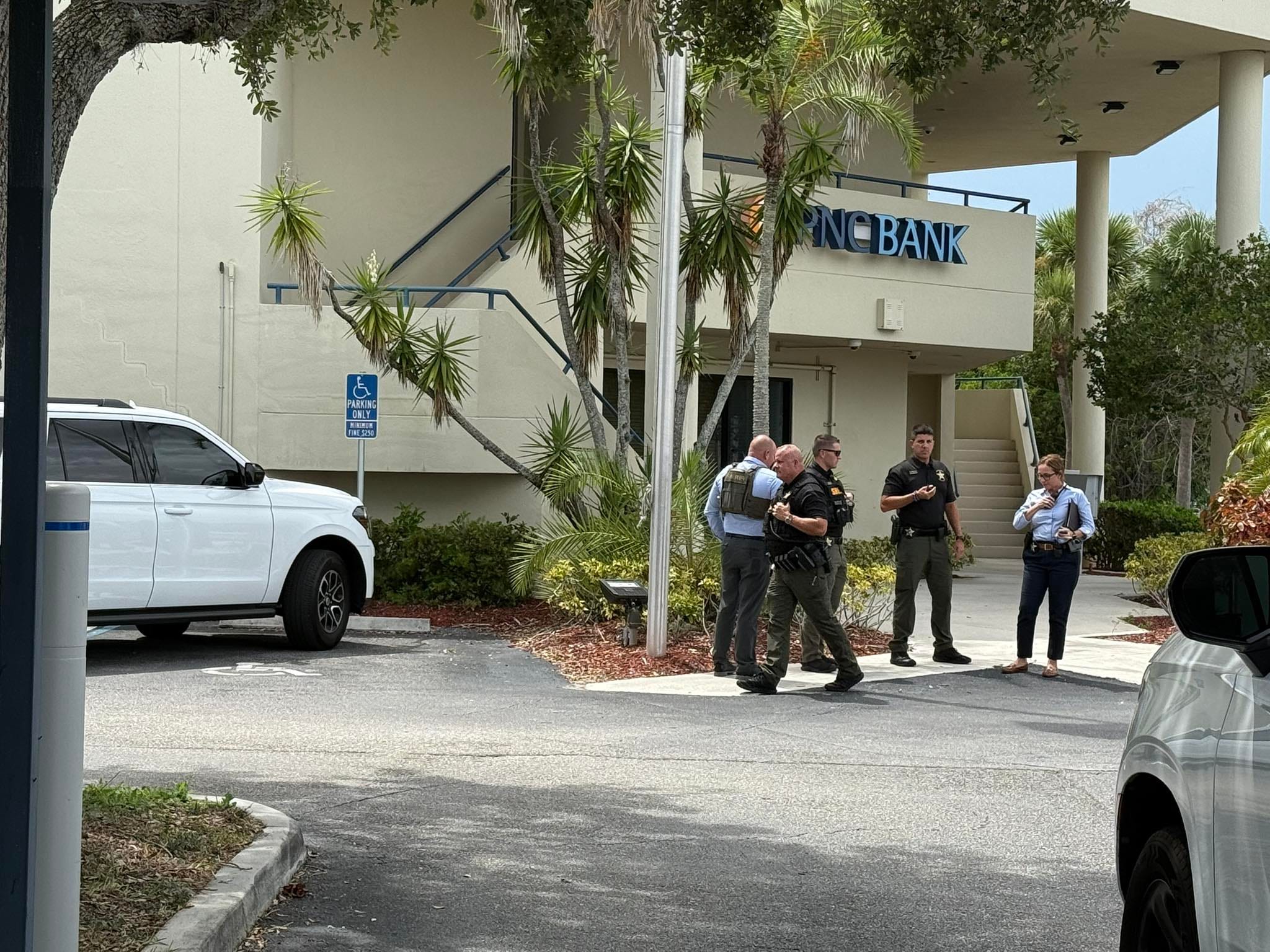 Martin County Sheriff's Office investigate bank robbery in Palm City ...