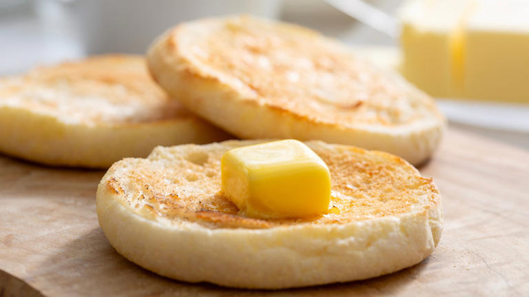 Never Use A Knife To Open An English Muffin Again With This Tip