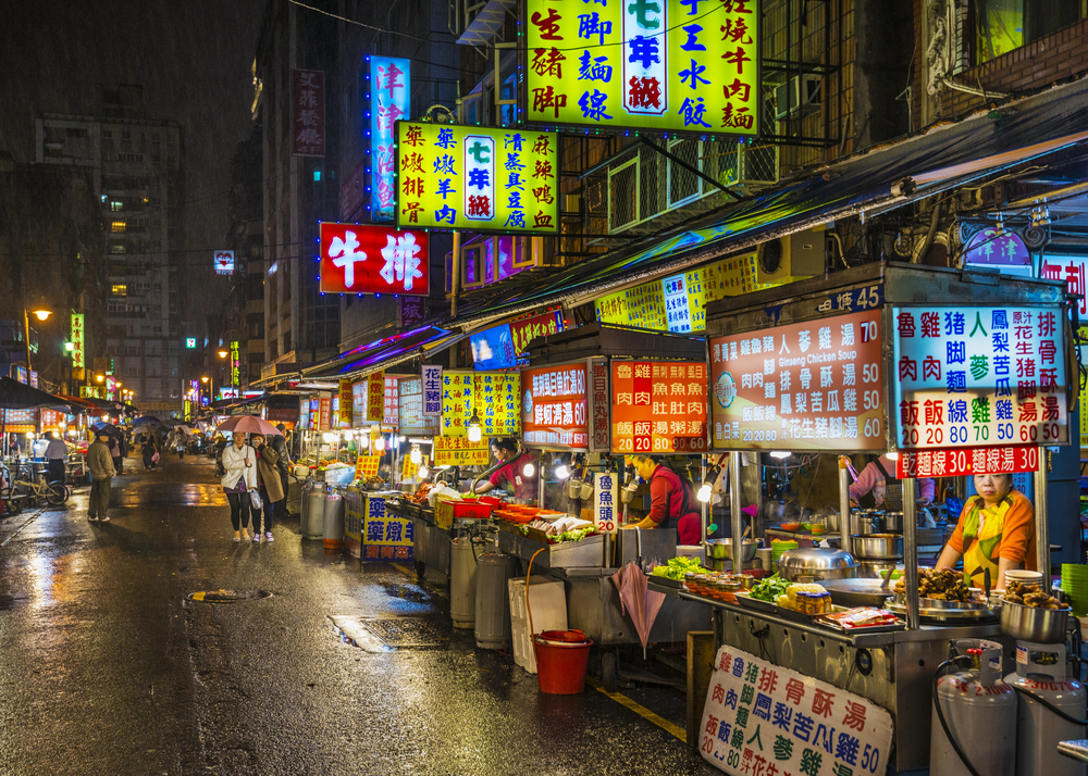 12 most famous night markets that food lovers can’t miss in Asia