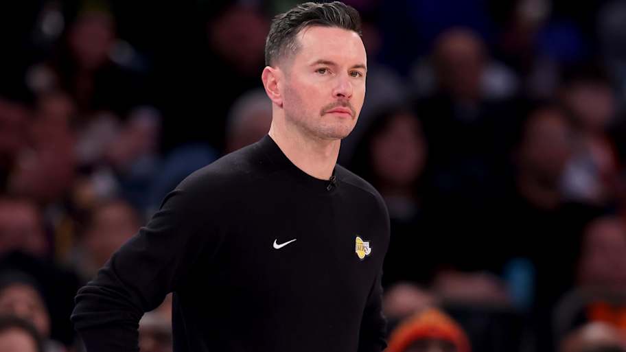 Lakers sign journeyman center who played 11 games in the NBA last season