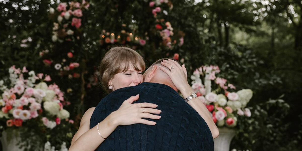 All the Details on Taylor Swift’s Massive Diamond Engagement Ring