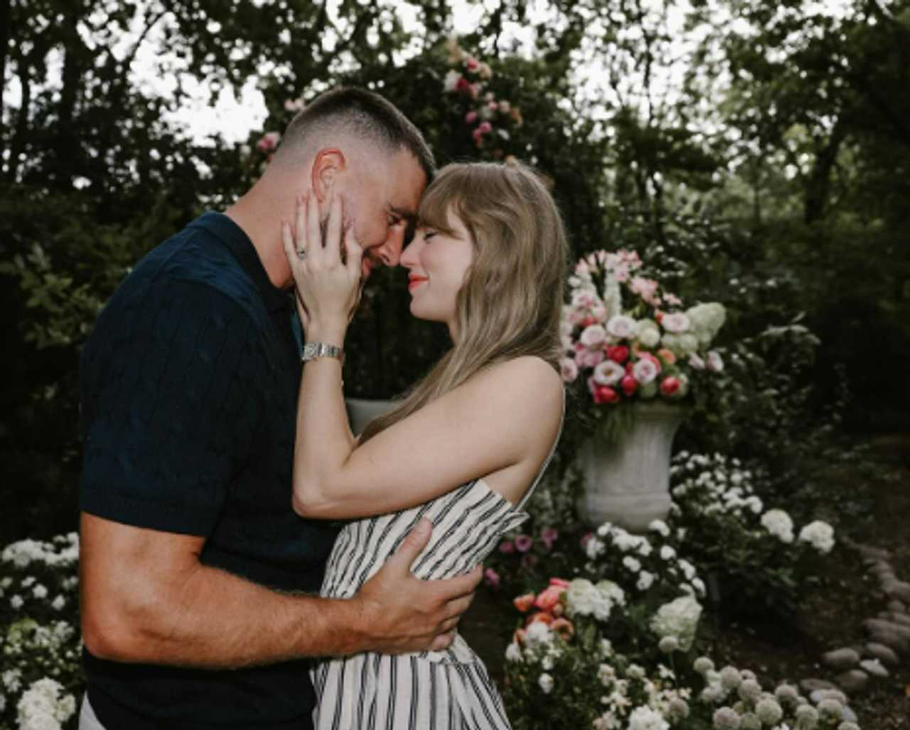 Taylor Swift, Travis Kelce Get Engaged