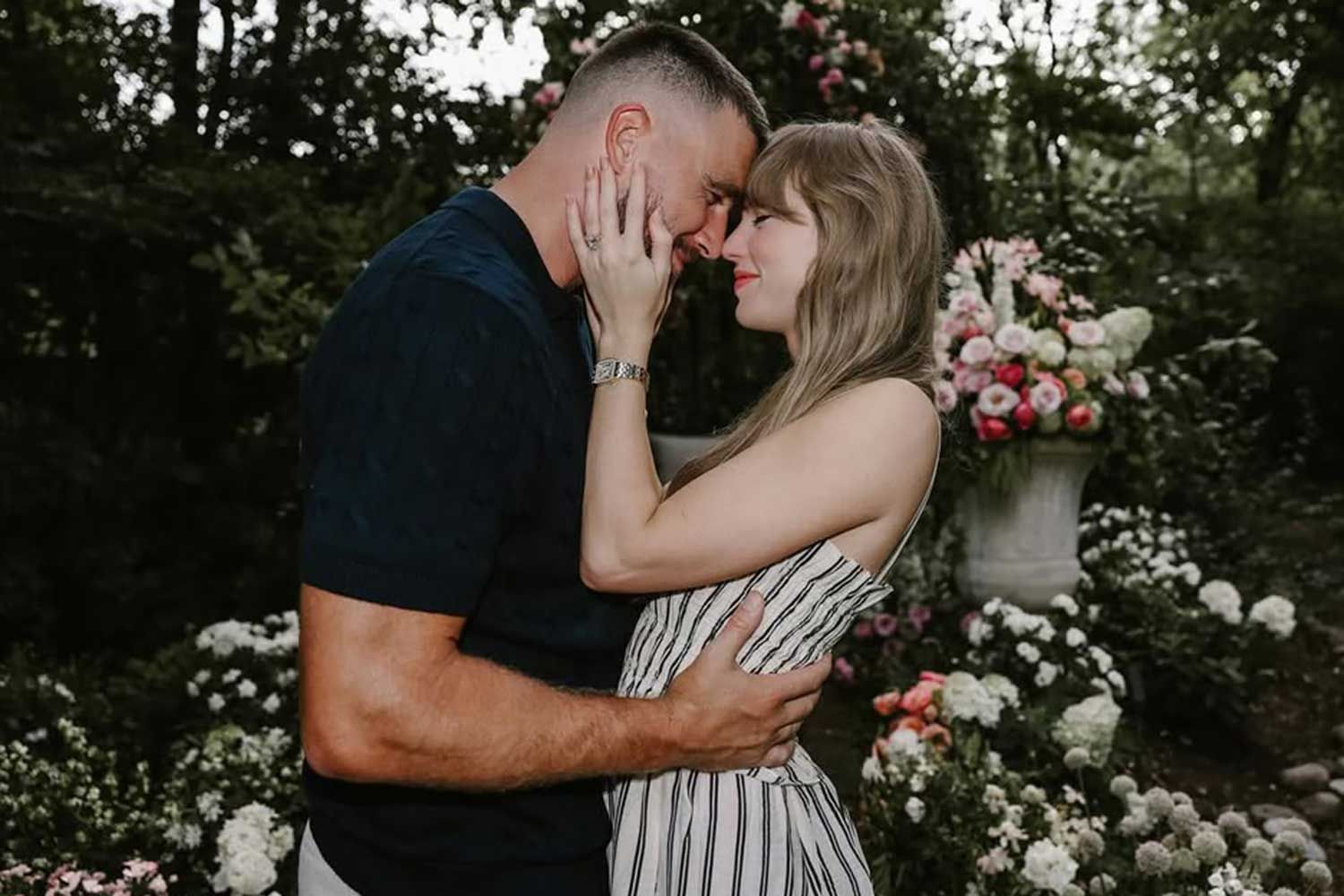 Taylor Swift and Travis Kelce Told Their Close Friends About Their Engagement Right After the ...