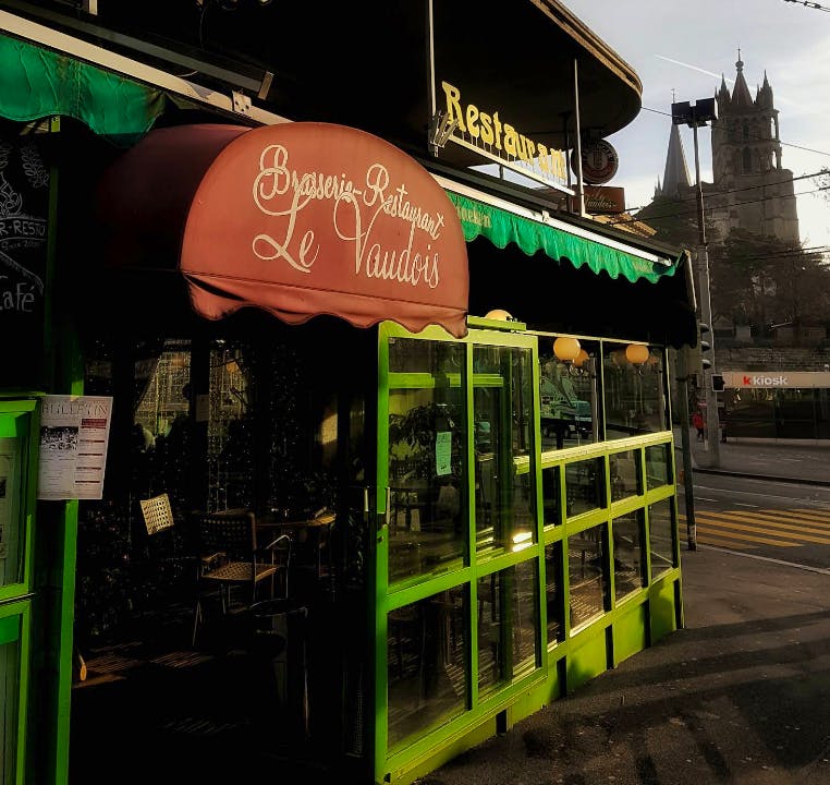 Un homme meurt, frappé devant le restaurant Le Vaudois