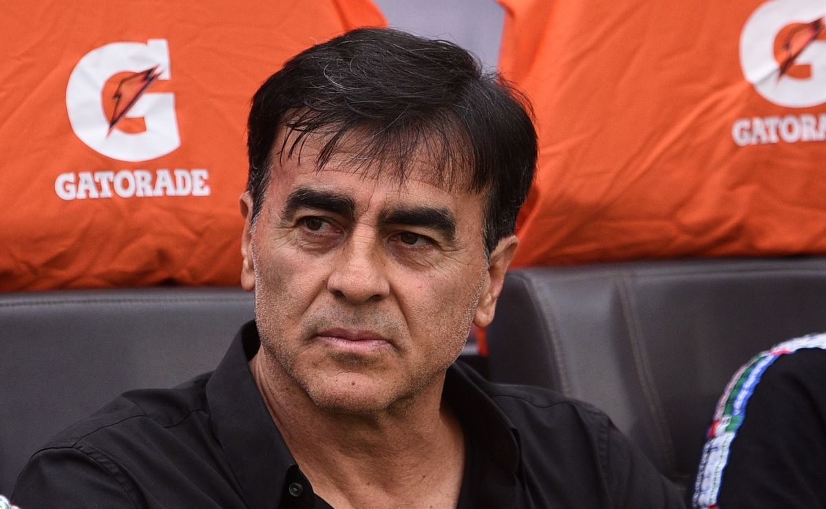 ¿Reemplaza a Almirón? Gustavo Quinteros fue candidato para dirigir Boca ...