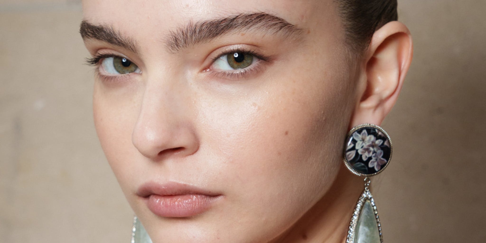 La crema hidratante de farmacia de 7 € que me ha recomendado mi dermatóloga para evitar las ...