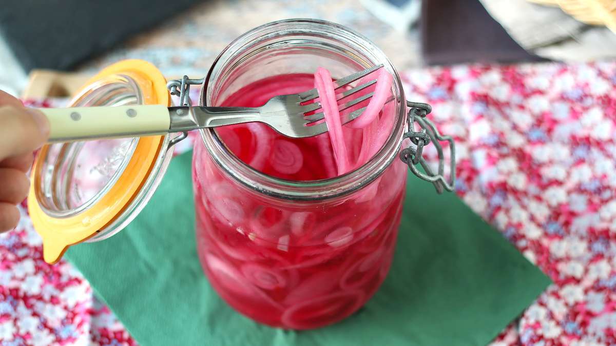 Comment préparer des pickles d'oignon, croquants et ultra-faciles : la ...