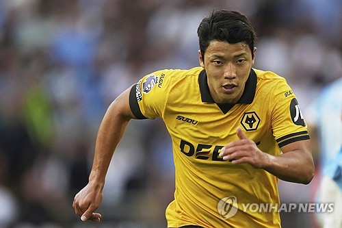 韓 축구 초비상! 'EPL 2G 20분' 황희찬, 울버햄튼 탈출 실패…HERE WE GO "EPL 구단 제안에도 매각 의사 NO"