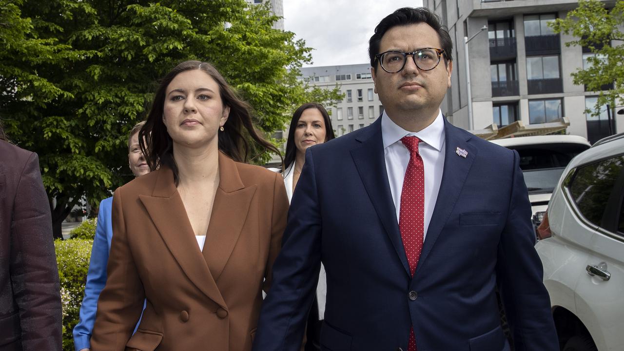 Judge awards $341k in Higgins, Reynolds feud