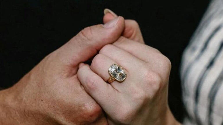 How much is Taylor Swift’s engagement ring worth? Inside Travis Kelce’s ...