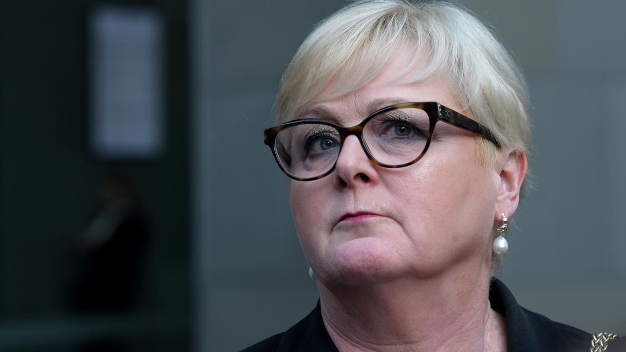 Judge awards $341,000 in Higgins, Reynolds feud