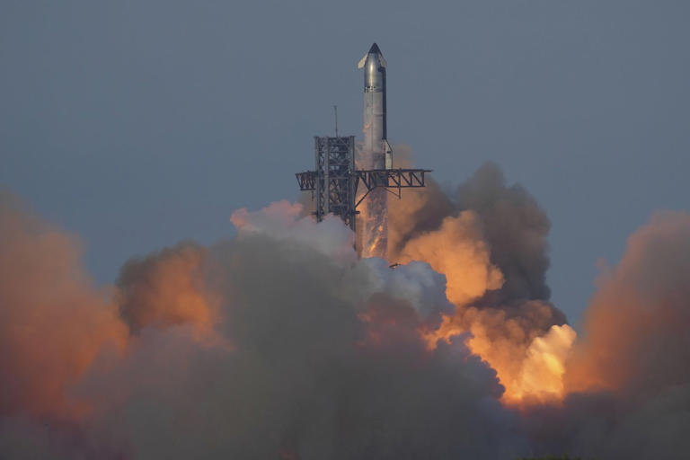 Latest launch of SpaceX's Starship deploys 8 dummy satellites, then ...