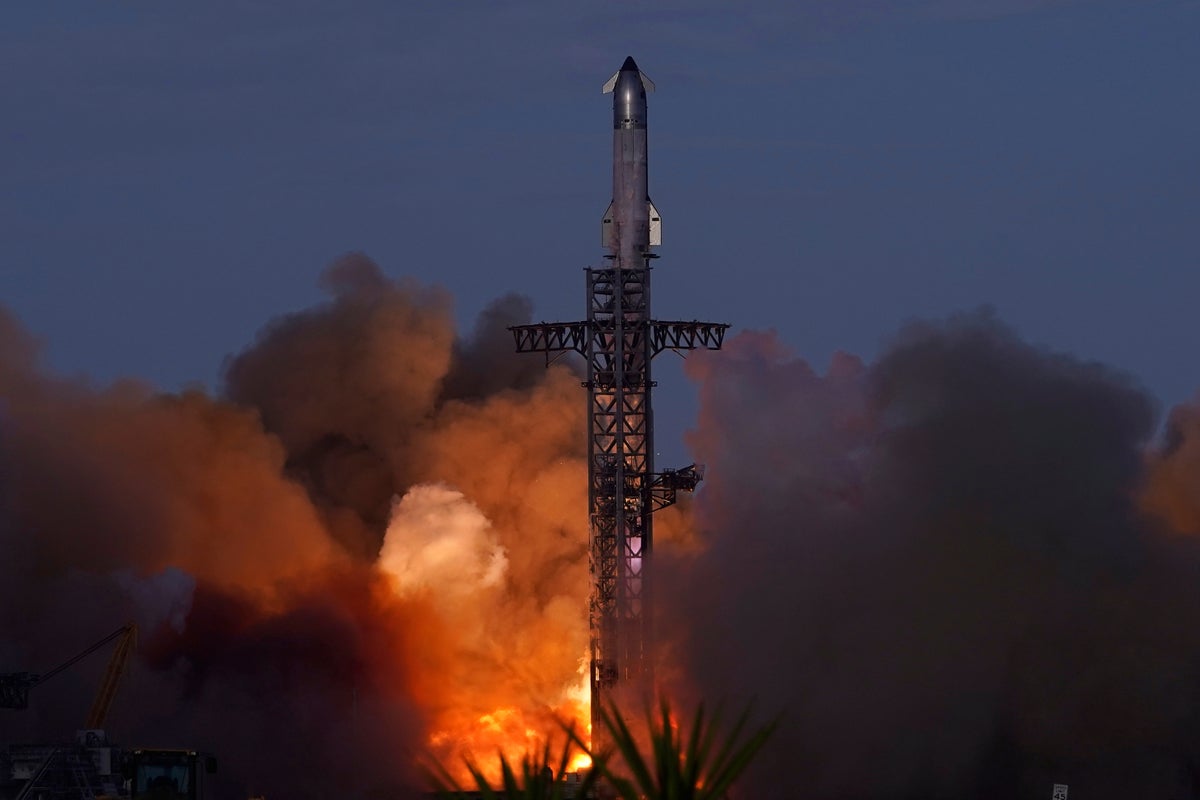 SpaceX’s Mars rocket pulls off successful flight after months of ...