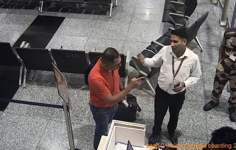 SpiceJet imposes 5-year flying ban on army officer who ‘assaulted’ its ...