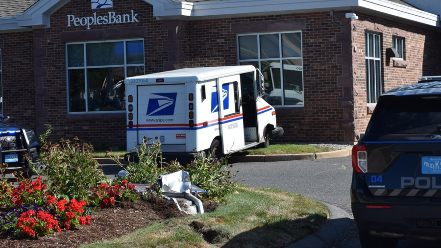 Westfield mail carrier arrested for DUI after crash in East Longmeadow