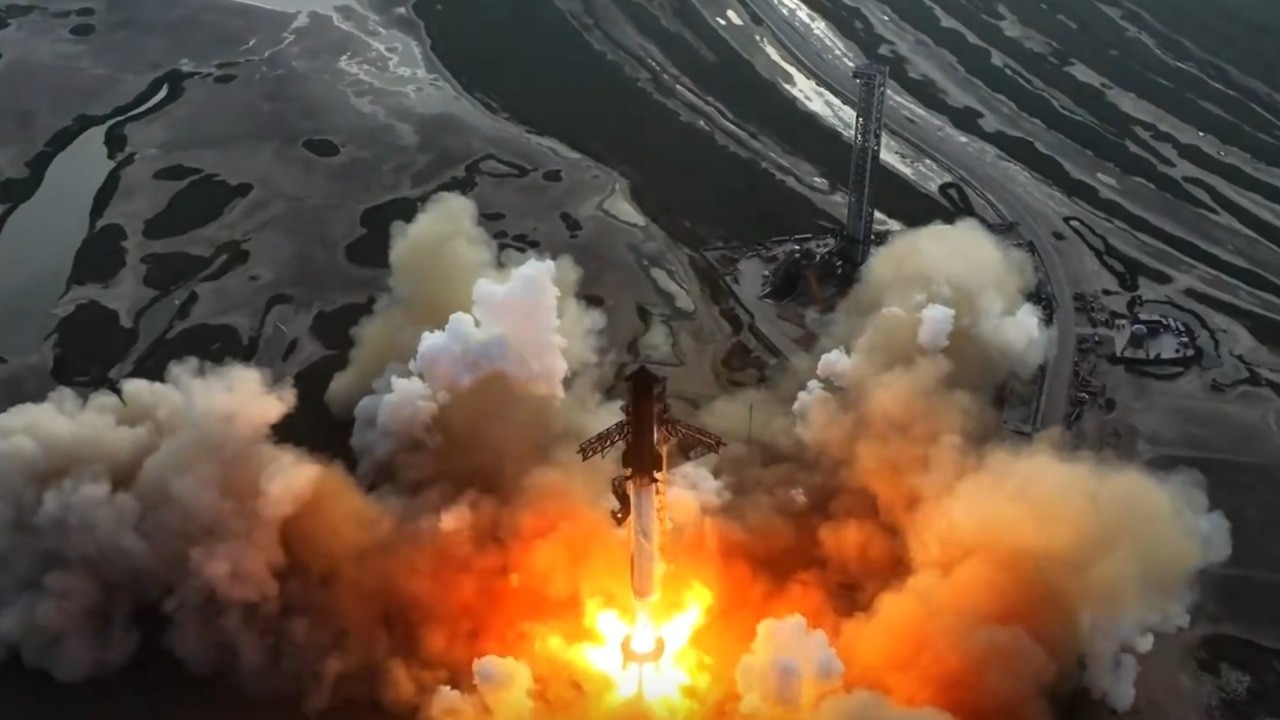 Starship launched on 10th test flight, Super Heavy makes planned splashdown