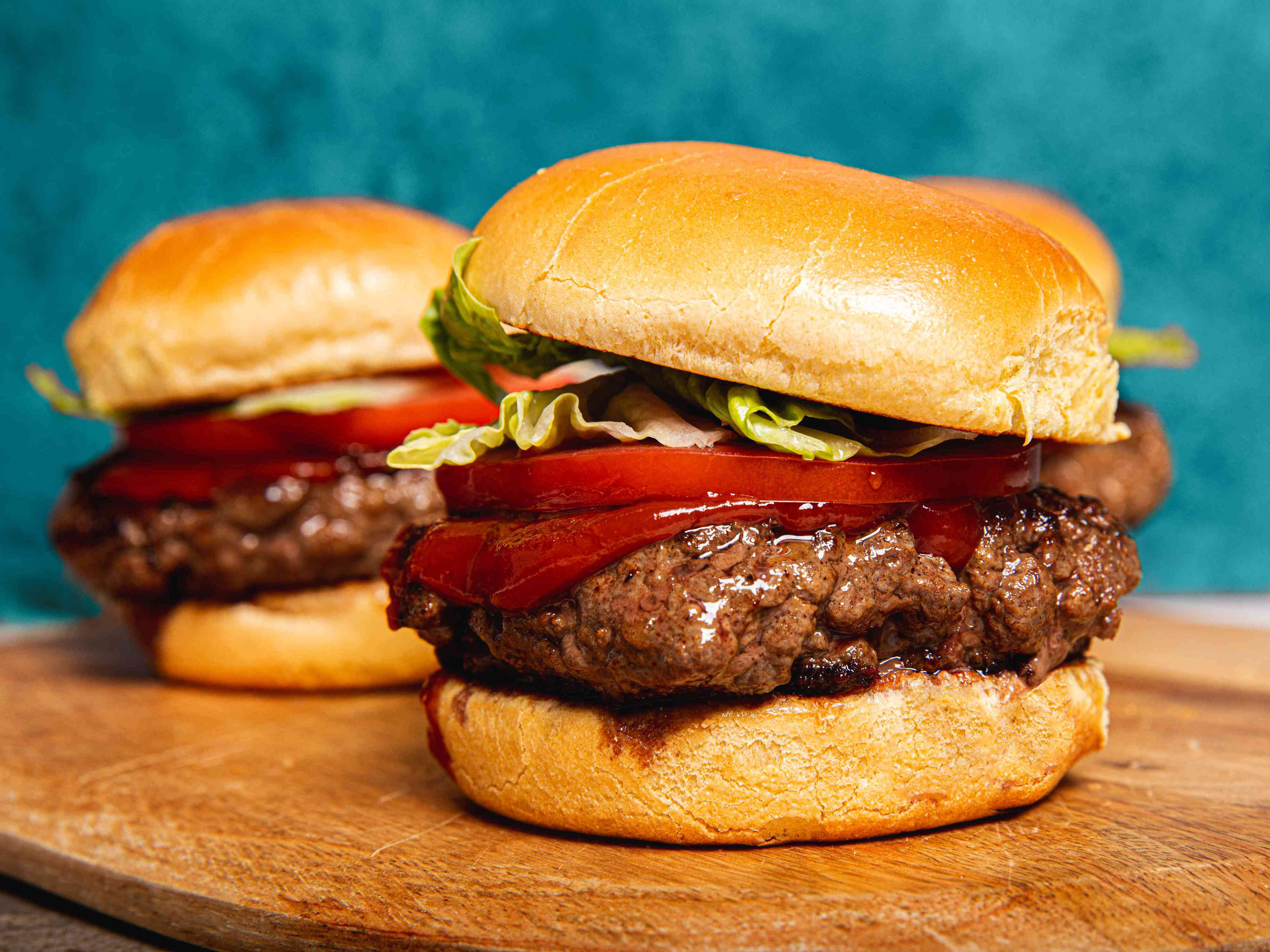 The burger trick chefs swear by for better crusts and juicier results ...