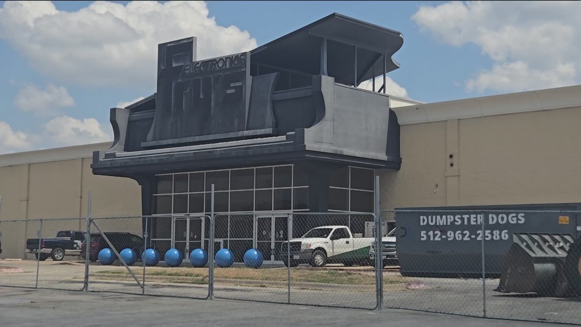 Micro Center planned for former Fry's Electronics space in North Austin