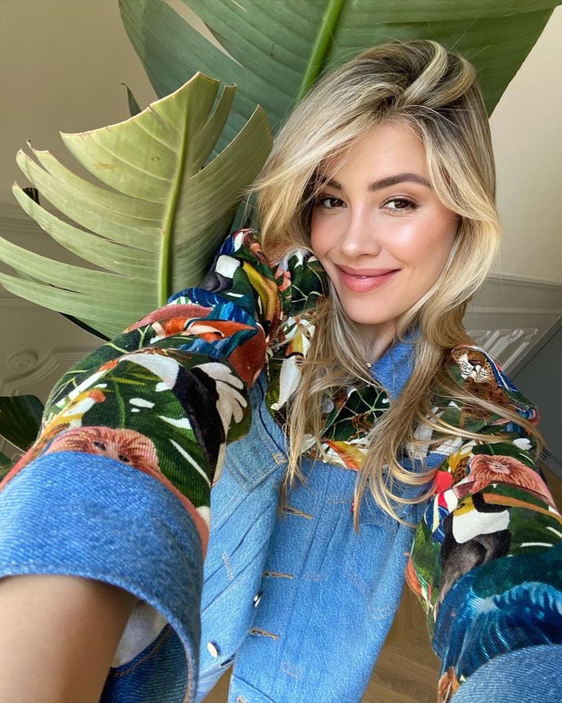 Michelle Salas se deja ver en muletas y habla de la lesión que ha sufrido