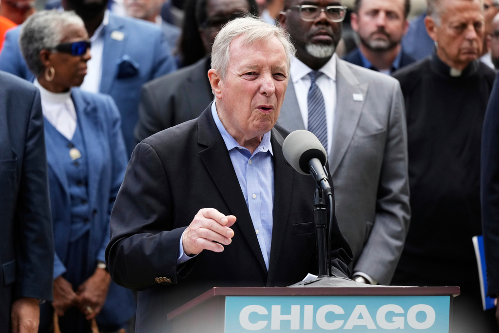 Trump’s threat to deploy troops to Chicago sparks fear and defiance in ...