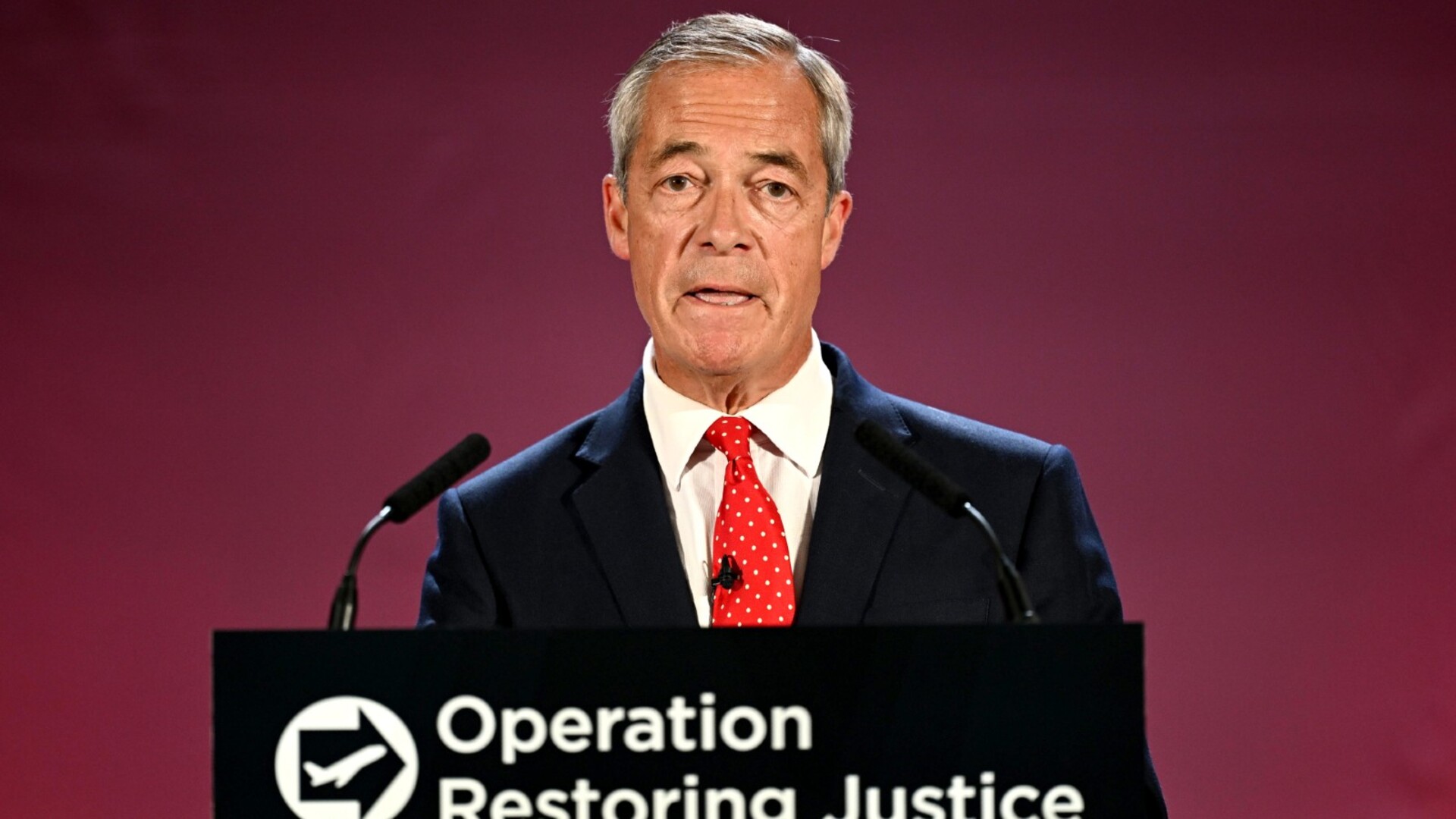 Nigel Farage ‘fed up’ with illegal migrants coming to the UK, threatens ...