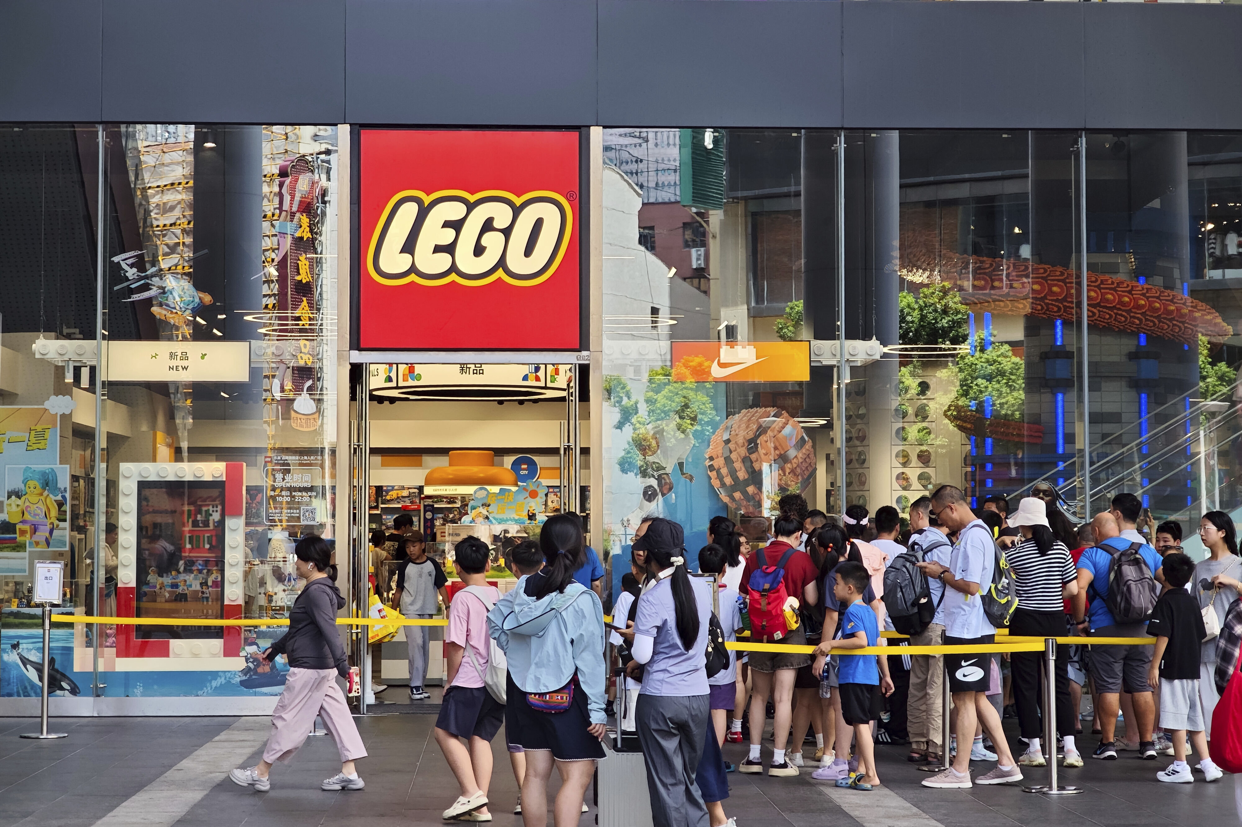 Lego overgik igen sig selv i første halvår