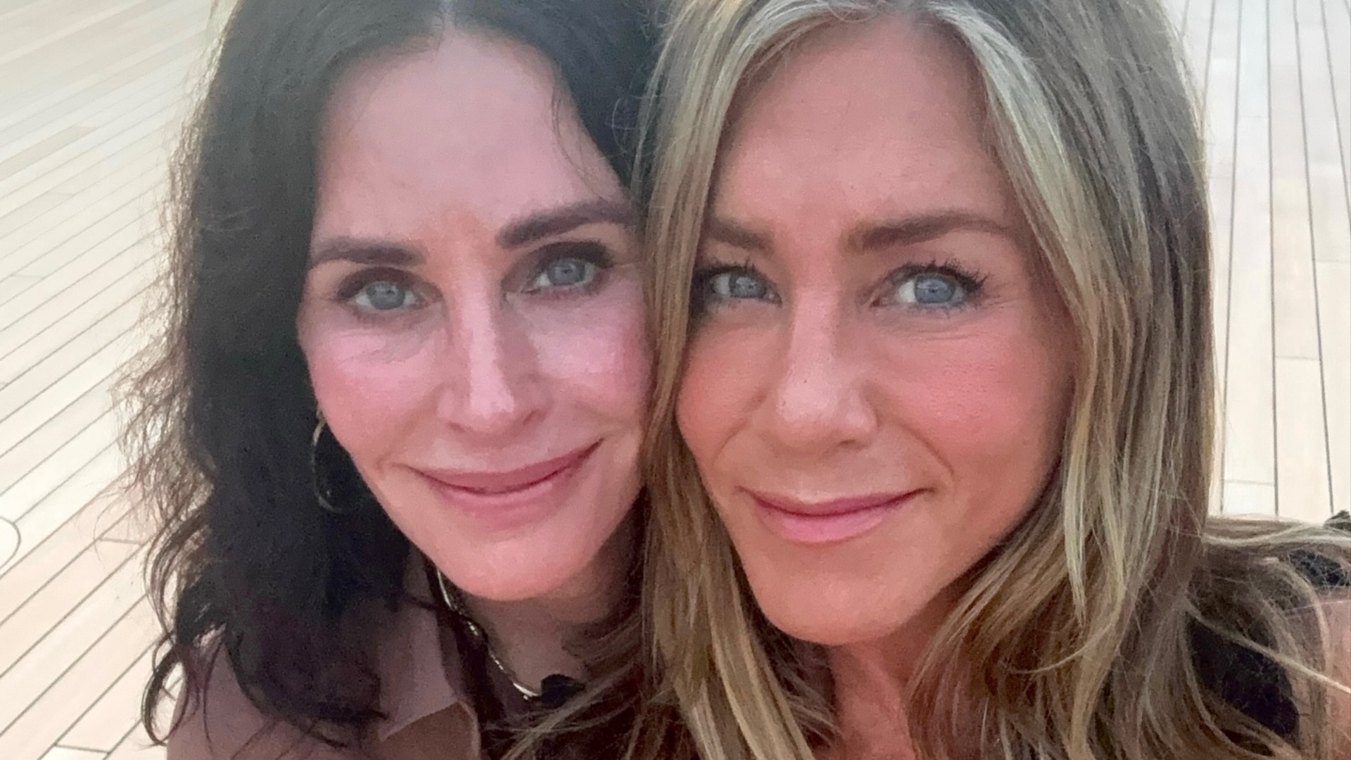 “Stadig lige så sublim”: Jennifer Aniston og Courteney Cox smelter de ...