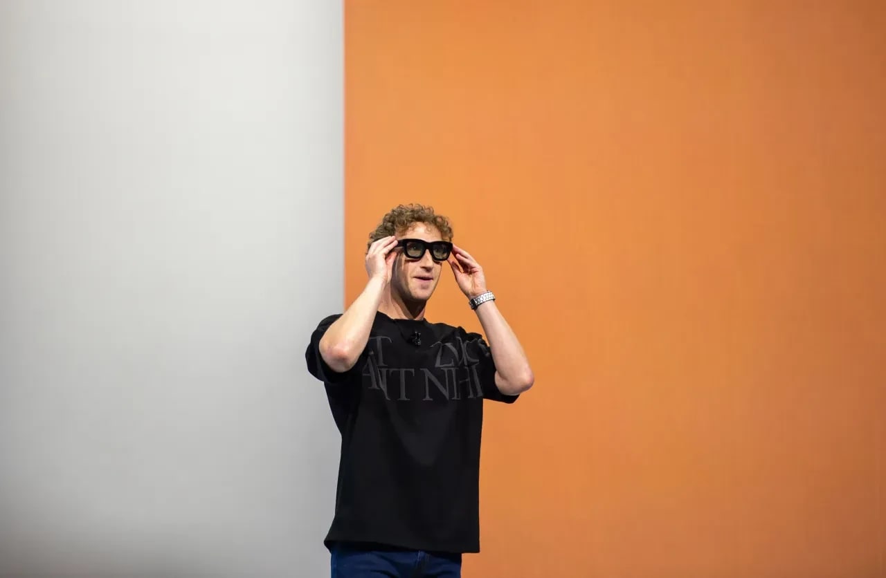 Meta Eyes Lead Over Apple With New ‘Hypernova’ AI Glasses — But Analyst ...
