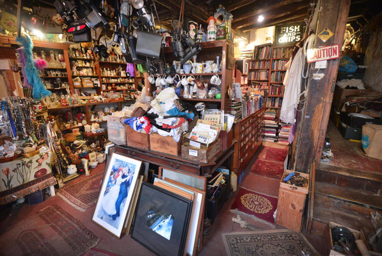 Half price sale in last few days before iconic Hastings Old Town shop ...