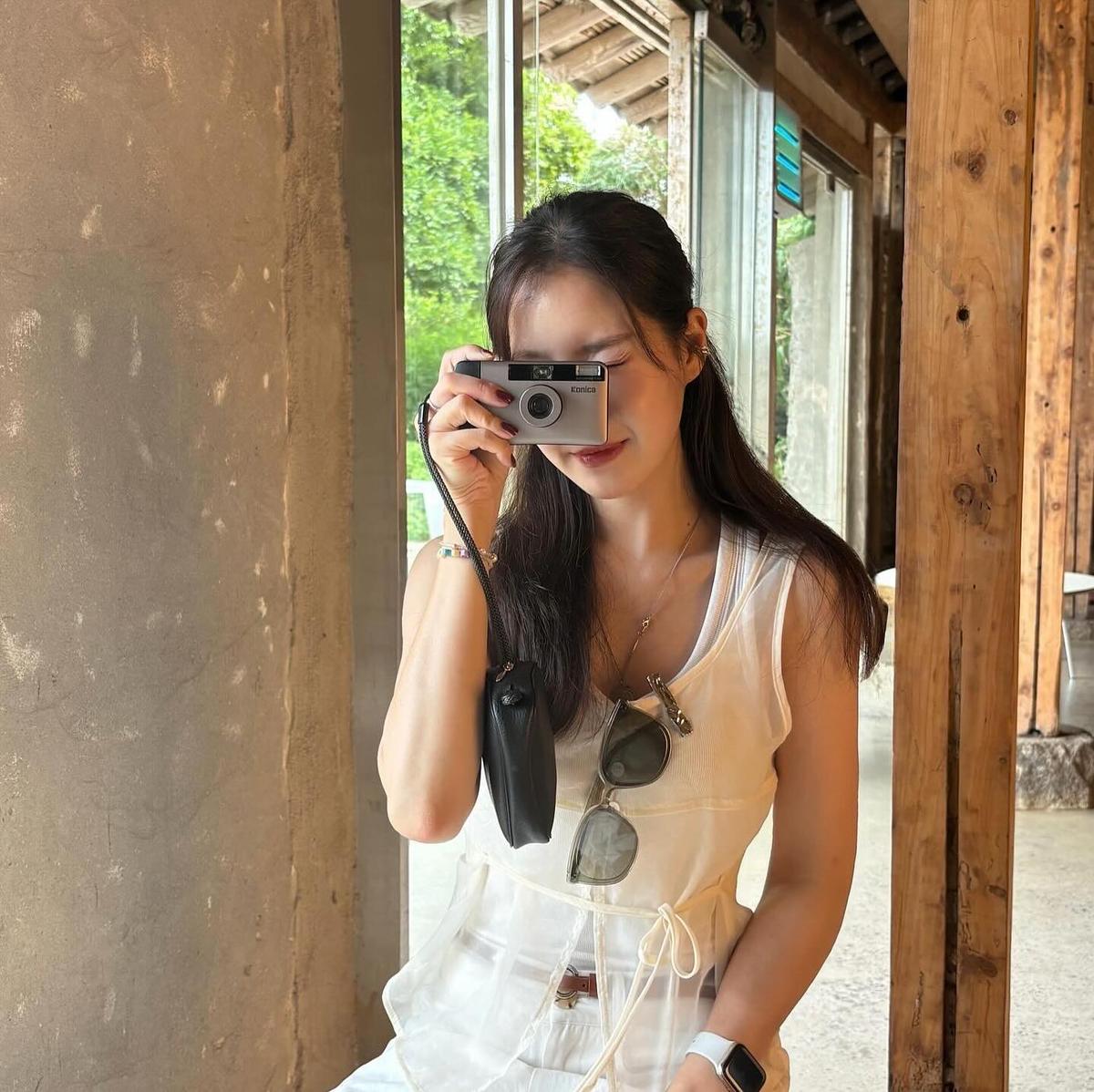 “제주여서 더 특별한 순간”…진지희, 햇살 머문 여름→여유 가득한 필름 감성