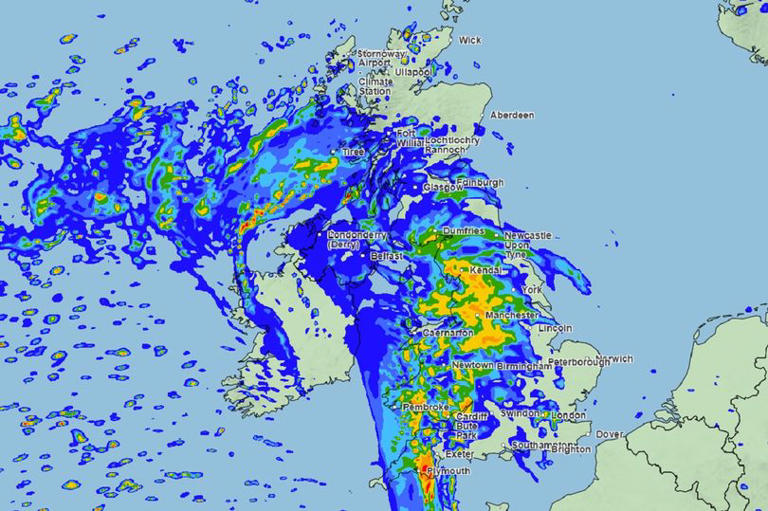 Met Office forecasts 'wet and windy' end to UK summer with chance of ...