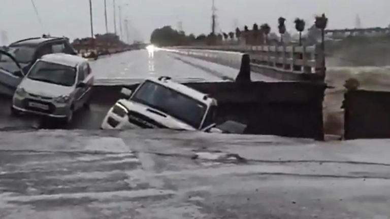 Video Shows People Fleeing Amid Raging Waters After Cloudburst in Doda on August 26