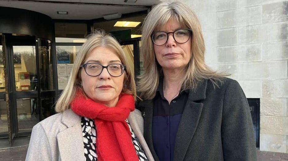 Girl who stabbed teachers fascinated by weapons and war, report says