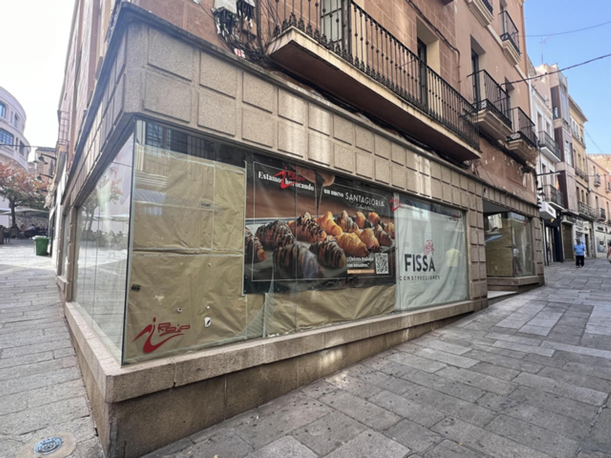 Cara y cruz de los negocios en Cáceres: cierra Superdroma y el segundo ...
