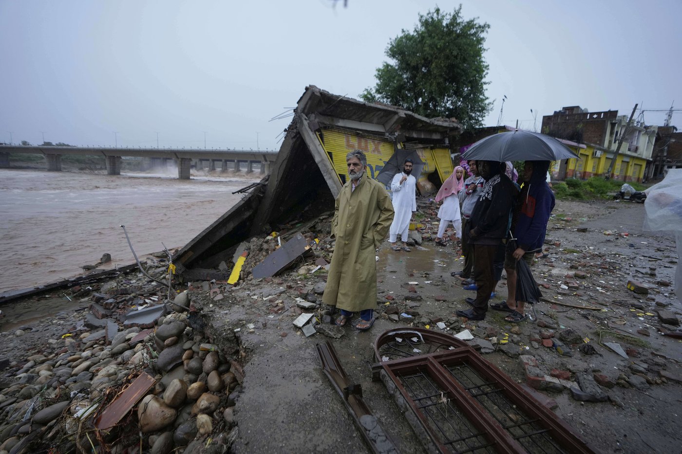 Flash floods leave 34 dead in Indian-controlled Kashmir as over 200,000 ...