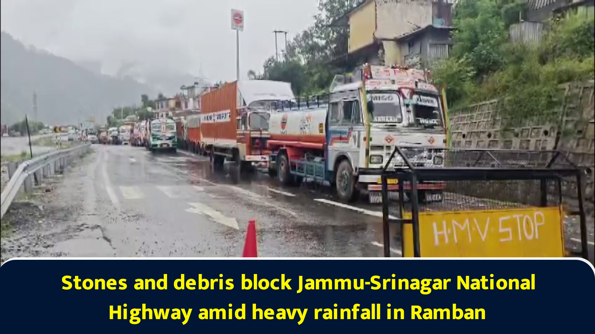 Stones and debris block Jammu-Srinagar National Highway amid heavy ...