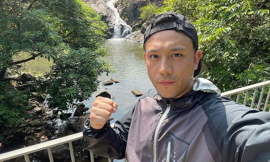 Hong Kong singer Steven Cheung works as cable technician, delivery ...