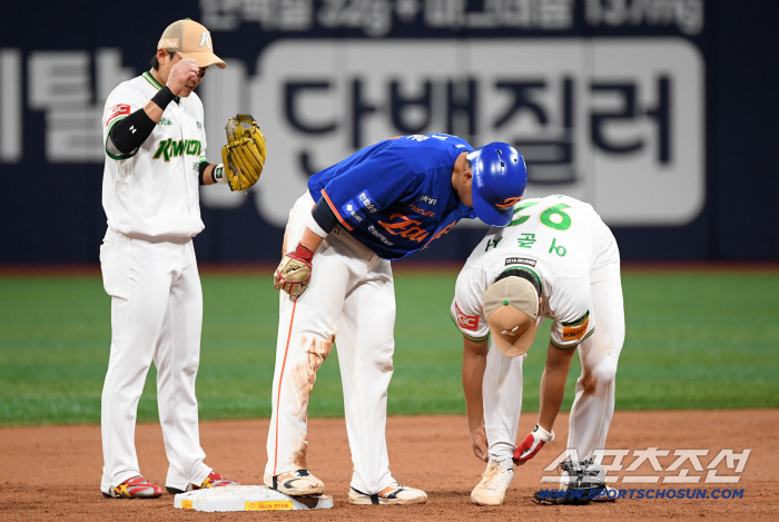 Choi Jae-hoon is worried about his junior Eo Jun-seo after the collision